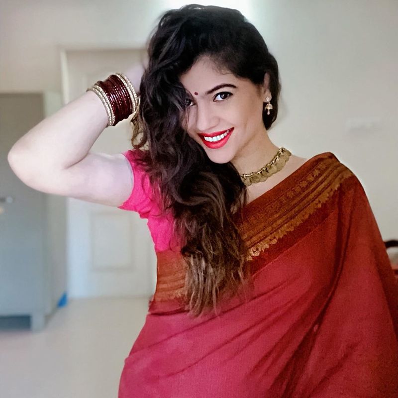 அம்மணிக்கு போக போக அழகு கூடிட்டு தான் போகுது வேற யாரு நம்ம பிக் பாஸ் ...