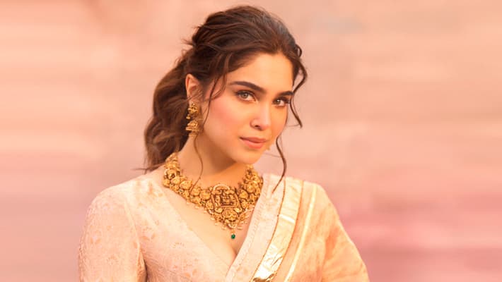 'मुंजा' वर्षपूर्ती: शर्वरीचं चाहत्यांना सरप्राईज! | Sharvari Munja ...