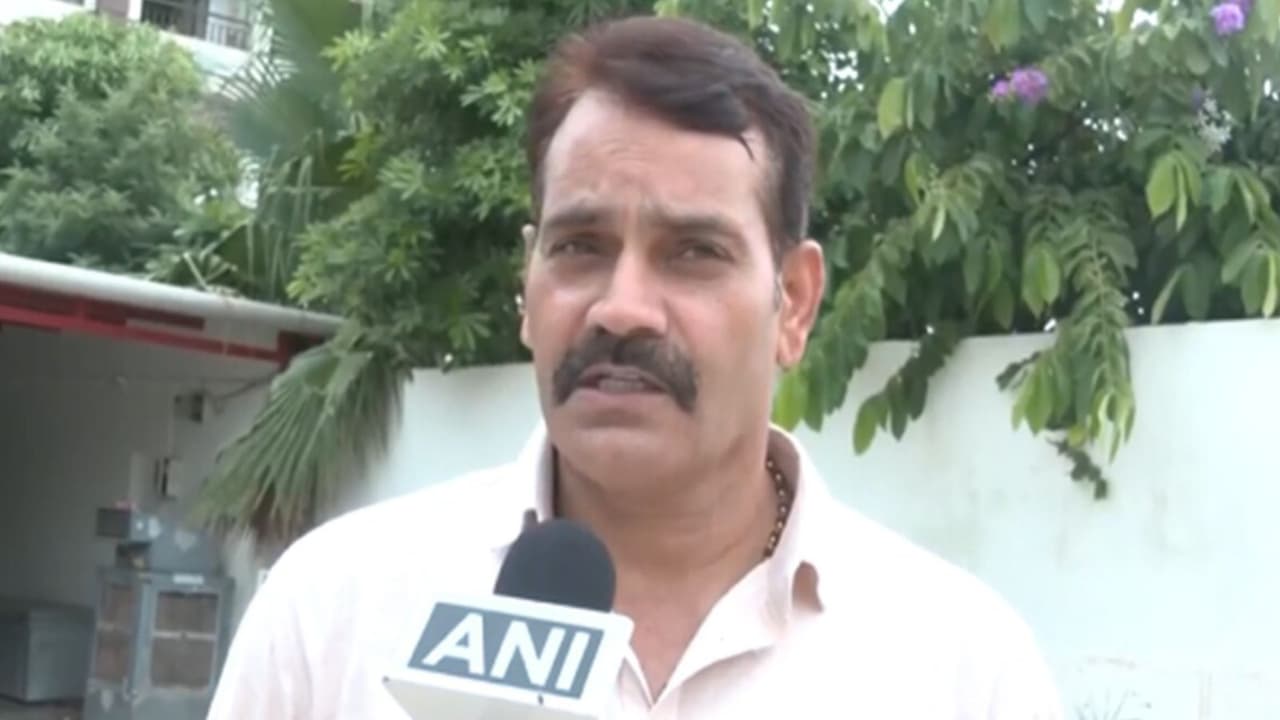 MP: कांग्रेस विधायक साहब सिंह गुर्जर के 'हिजड़ा' वाले बयान पर घमासान, पढ़िए विश्वास सारंग ने ...