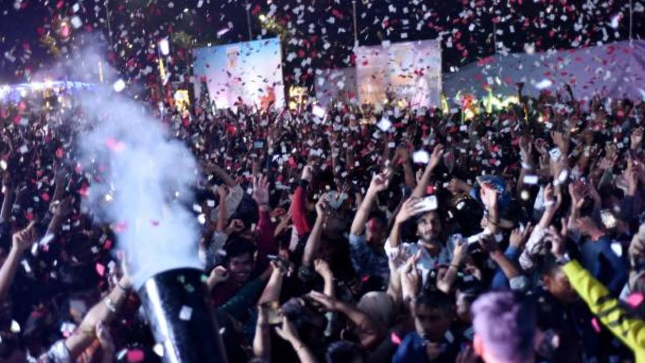 Top 10 Bollywood New Year Party Songs For Your Playlist; Check Here Now ...