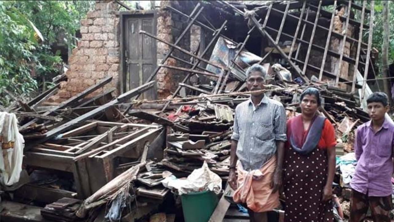 പ്രളയം തകര്‍ത്തെറിഞ്ഞത് സാധു കുടുംബത്തിന്‍റെ കിടപ്പാടം | The Flood Was ...