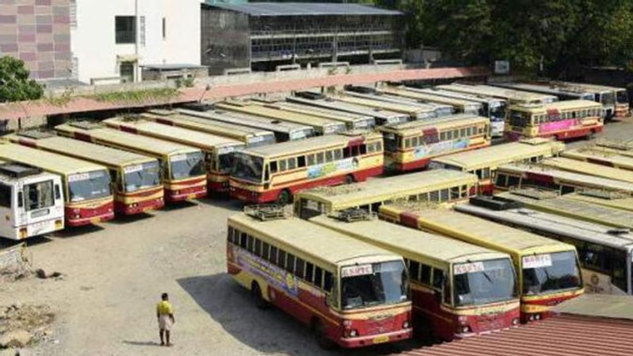 Sacked Kerala bus conductors hold 'shroud' protest over mass ...