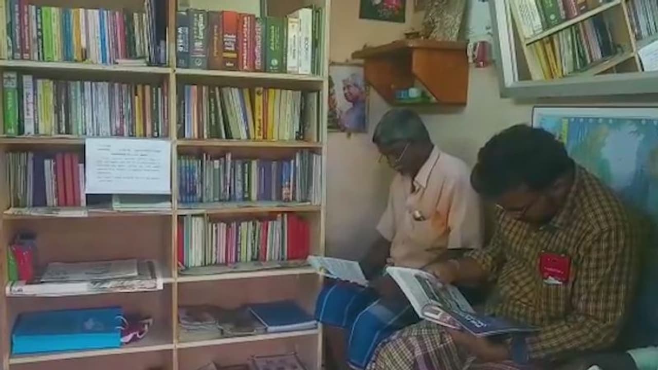 Tamil Nadu: Barber installs mini library in salon to encourage reading | Tamil Nadu Barber ...