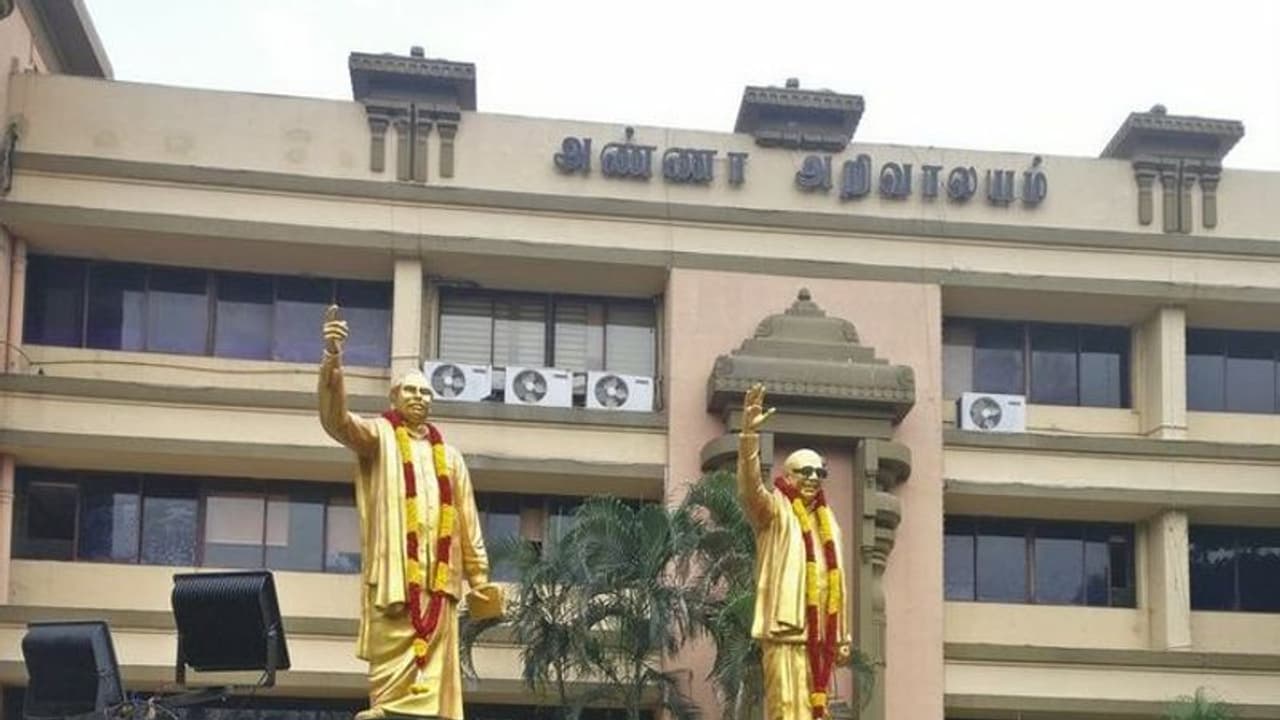 திமுகவில் இருந்து அதிரடியாக வெளியேறும் பெண் விஐபி !! நொந்து நூலான ...