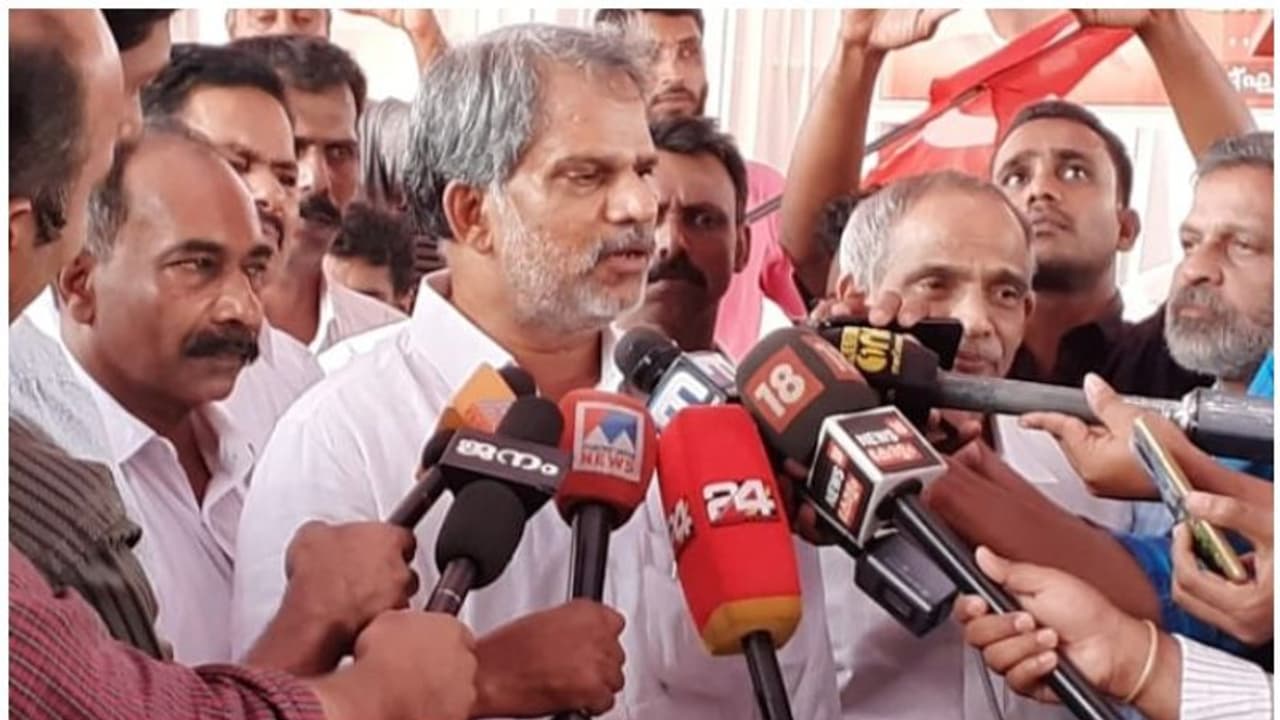 രമ്യ ഹരിദാസിനെതിരായ പരാമര്‍ശം മാധ്യമങ്ങൾ വളച്ചൊടിച്ചു; ന്യായീകരവുമായി എ ...