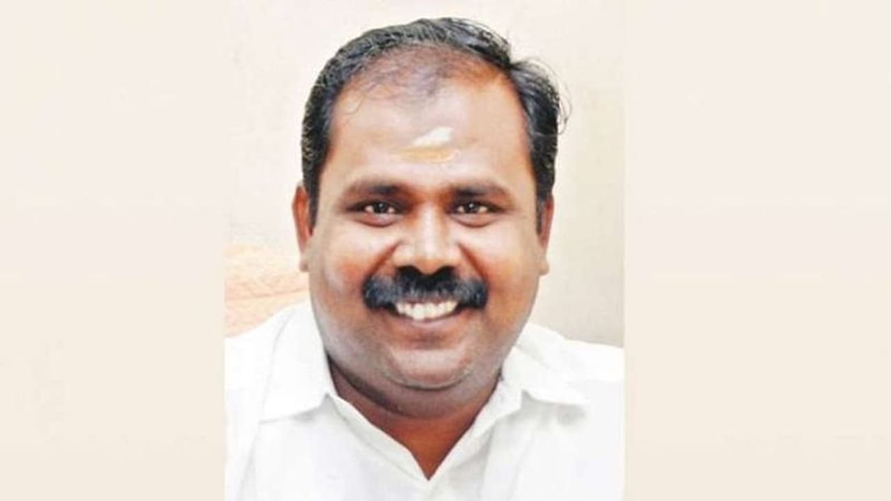 மத்திய அமைச்சர் பதவி இவருக்கு ரெடி !! ஆர்.பி.உதயகுமார் அதிரடி ...