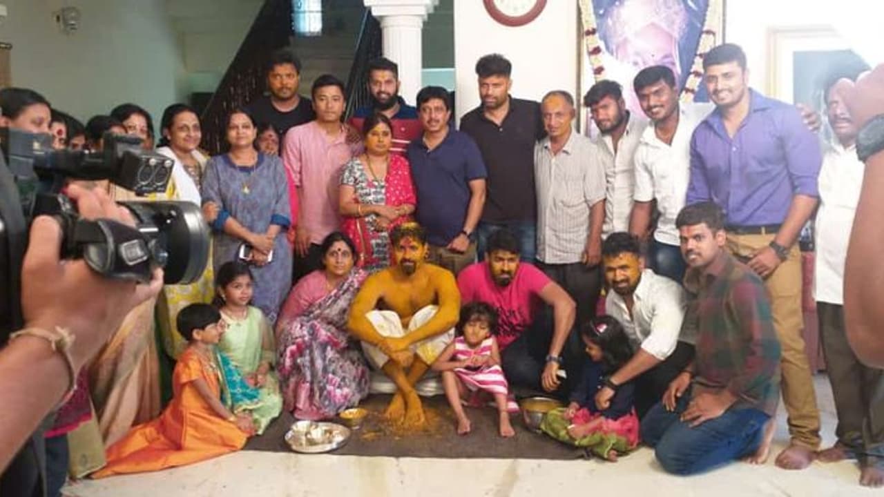 ದೊಡ್ಮನೆಯಲ್ಲಿ ಮದುವೆ ಸಂಭ್ರಮ; ರಾಜ್‌ ಮೊಮ್ಮಗನ ಅರಿಶಿನ ಶಾಸ್ತ್ರ ಫೋಟೋಗಳಿವು ...