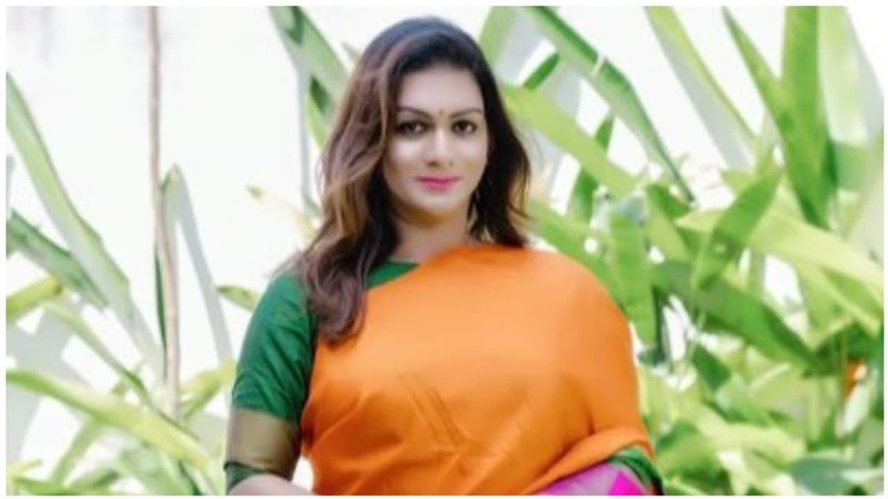 காங்கிரஸிலிருந்து அதிமுகவில் இணைந்த அப்சரா ரெட்டி அதிமுகவில் முக்கிய ...