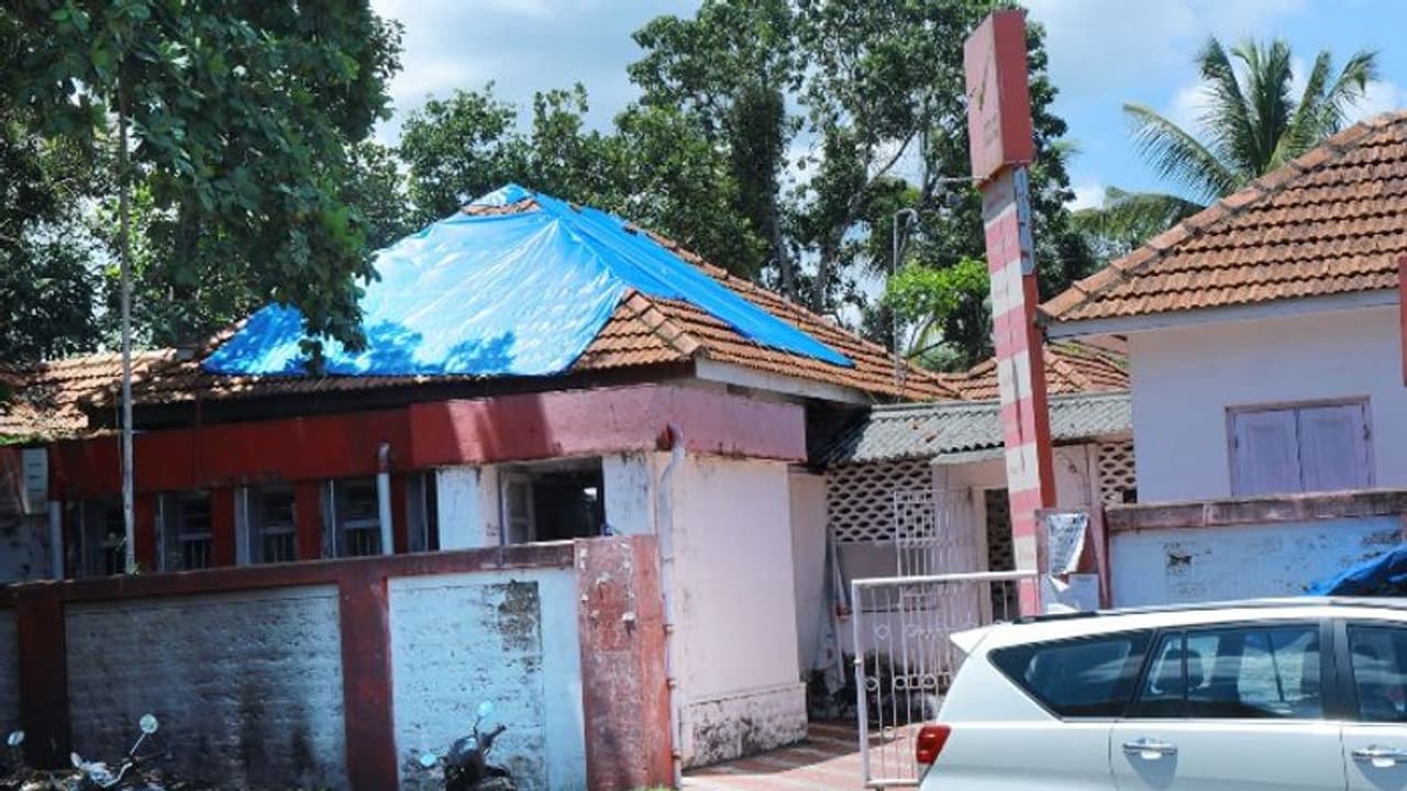 ഈ മഴ കടക്കുമോ മാന്നാര്‍ പോസ്റ്റോഫീസ്; പത്ത് സെന്‍റില്‍ എന്ന് ...