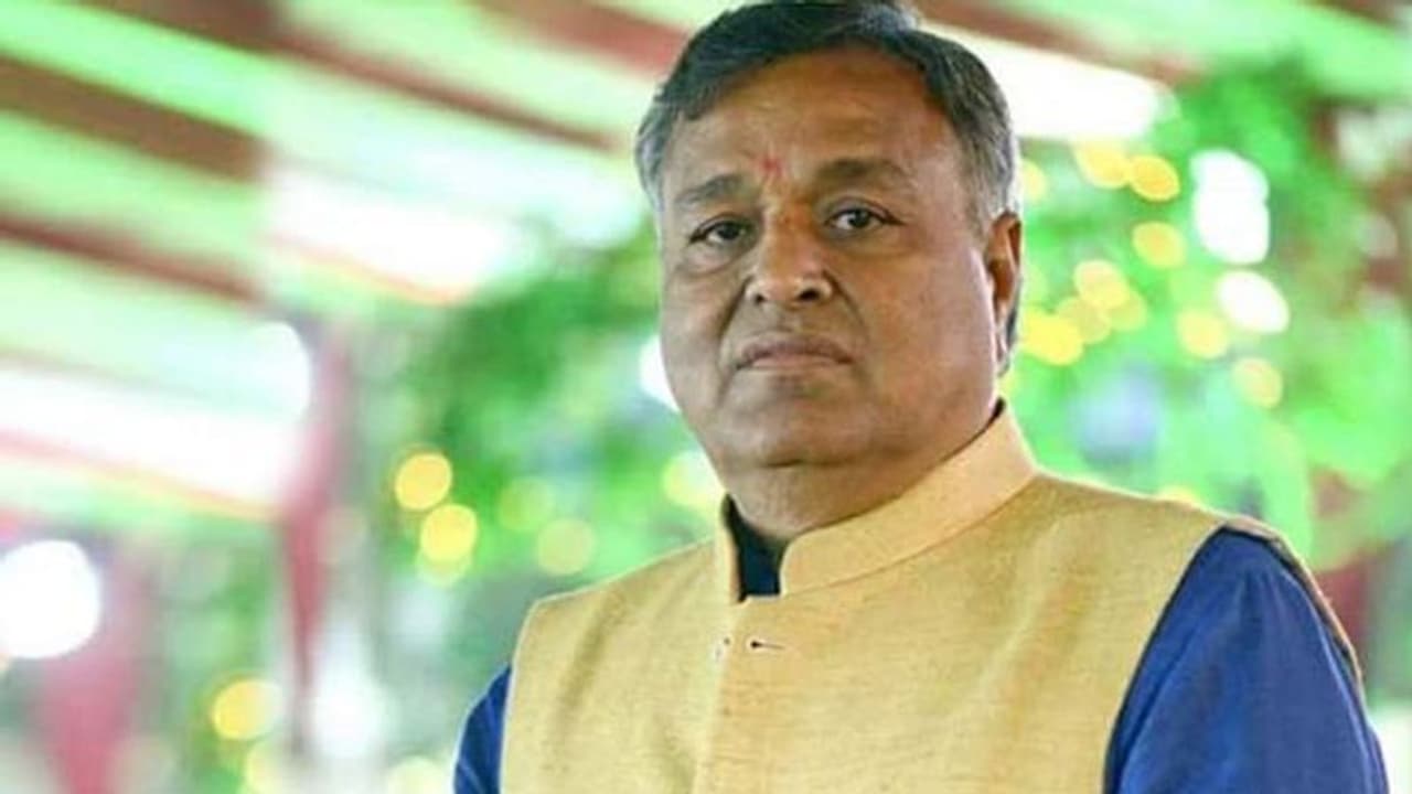 ఆర్టీఐ కార్యకర్త హత్య: గుజరాత్ బీజేపీ నేతకు జీవితఖైదు | Gujarat Bjp ...