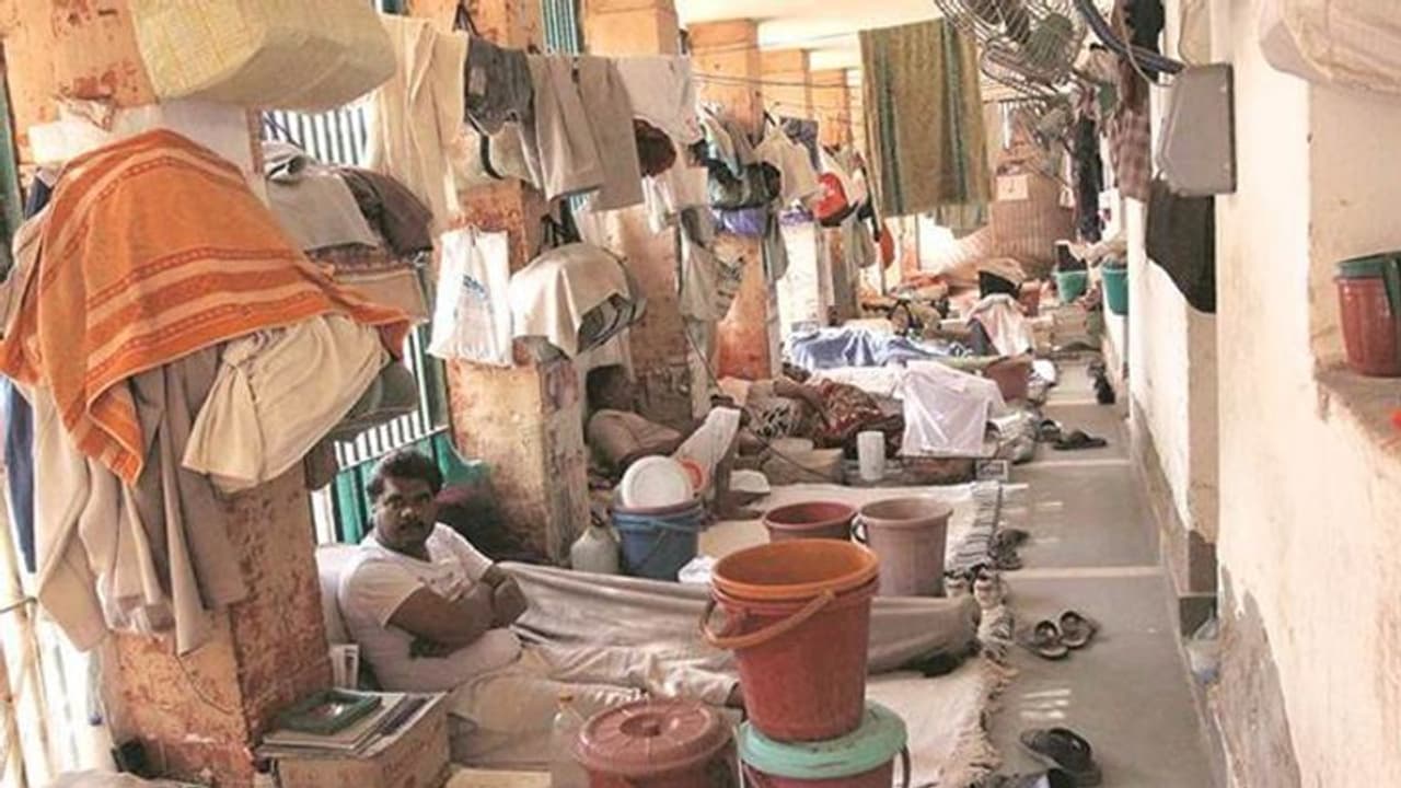 Daily routine of prisoners in tihar jail | Daily Routine Of Prisoners ...