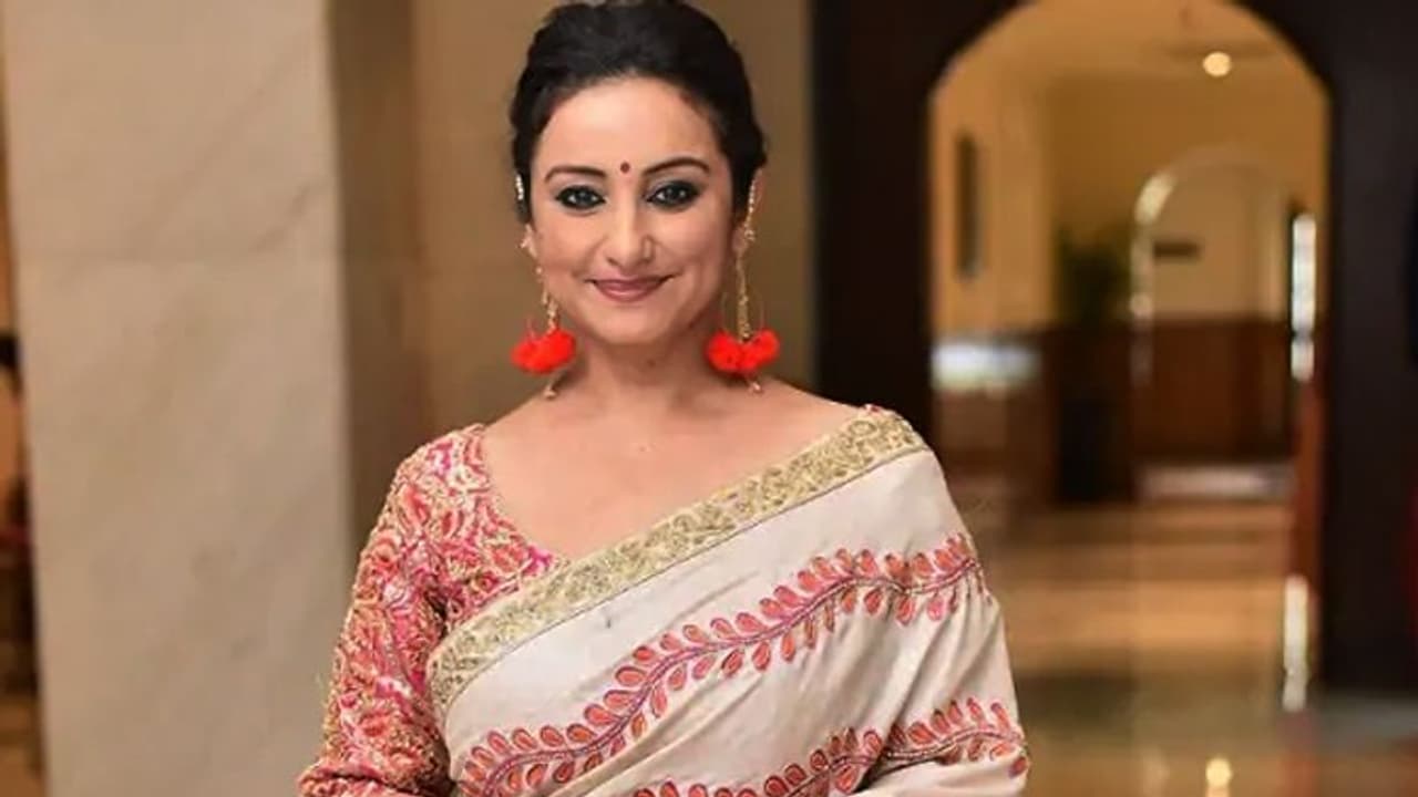 Divya Dutta Birthday When Actress run Away With her mother from red ...