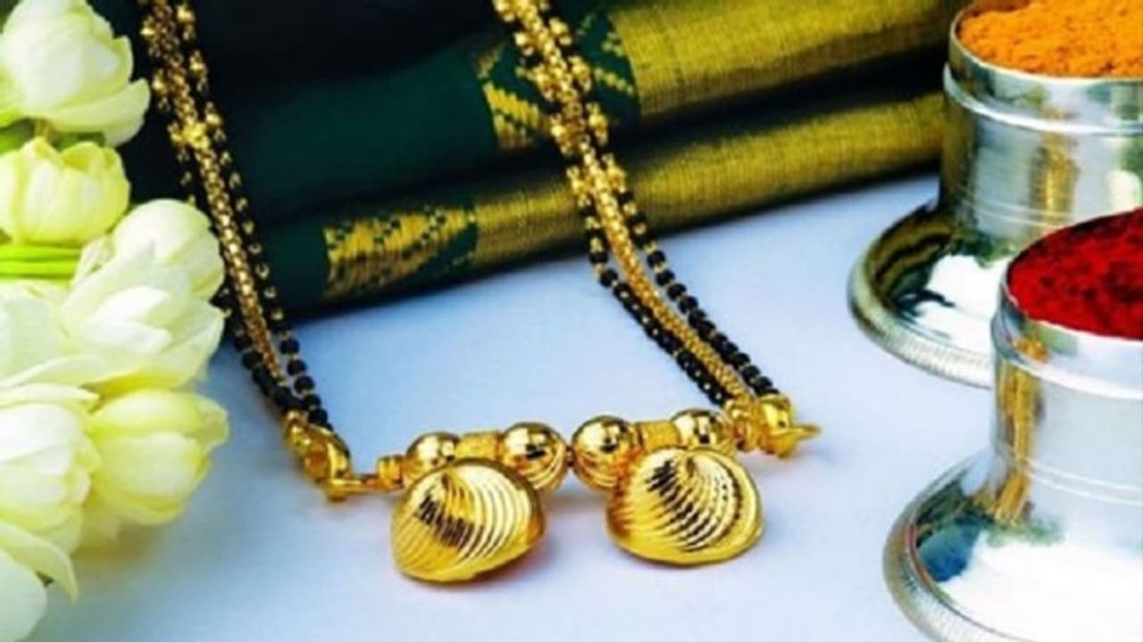 మంగళ సూత్రం ఇతరులు చూడకూడదా ? | Did You Know The Significance Of ...