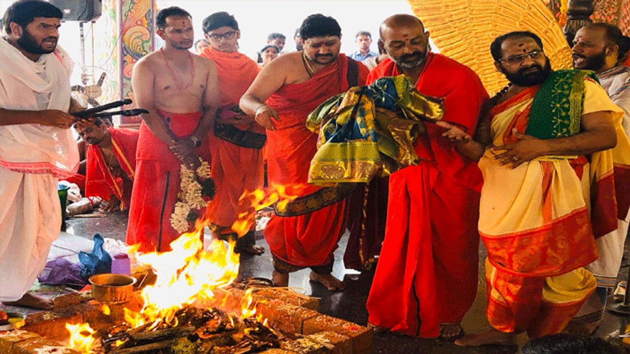 మహాశక్తి ఆలయంలో మహాపూర్ణహారతి | Mahapurna Harathi In Mahashakthi Temple ...