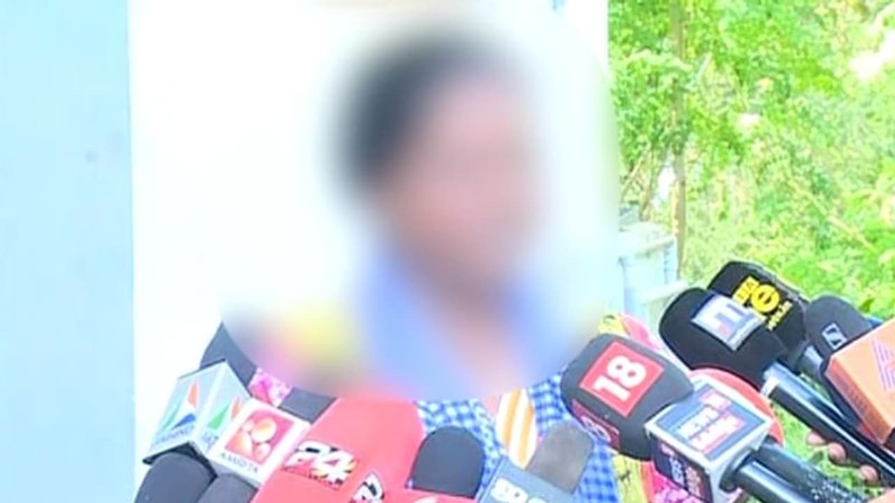 'ഇന്നാണ് വിധിയെന്ന് പോലും അറിഞ്ഞില്ല': പൊട്ടിക്കരഞ്ഞ് വാളയാർ പെ ...