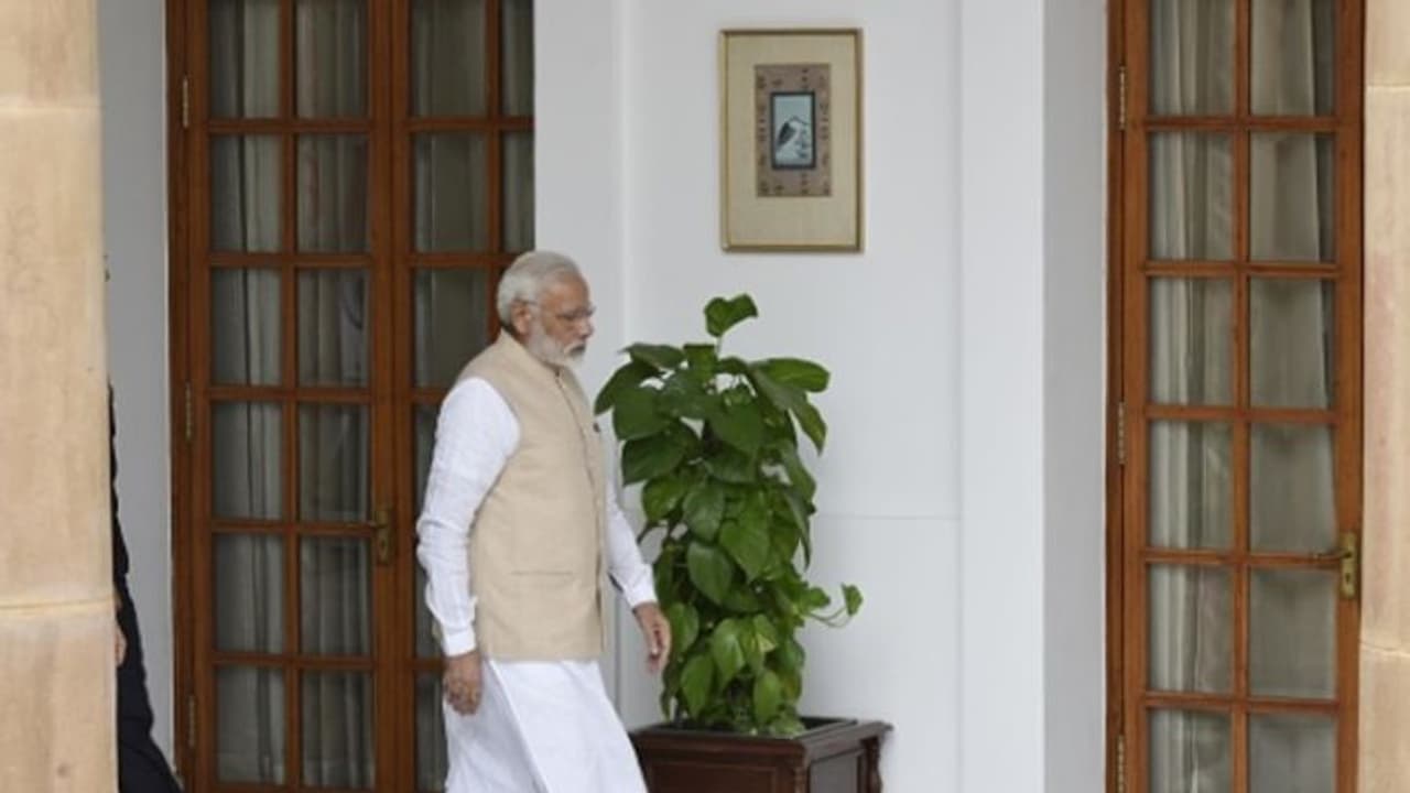 PM Modi New House: புதிய வீட்டுக்குக் குடியேறும் பிரதமர் மோடி ...