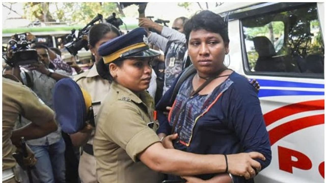 Bindu Ammini : ആക്ടിവിസ്റ്റ് ബിന്ദു അമ്മിണിയെ ഓട്ടോ ഇടിച്ചു, തലയ്ക്ക് ...