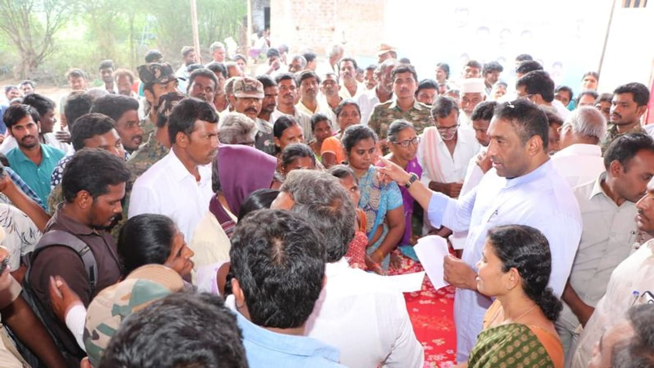 టిడిపి నుండి అధికార పార్టీలోకి వలసలు... మంత్రి మేకపాటి సమక్షంలో చేరికలు ...