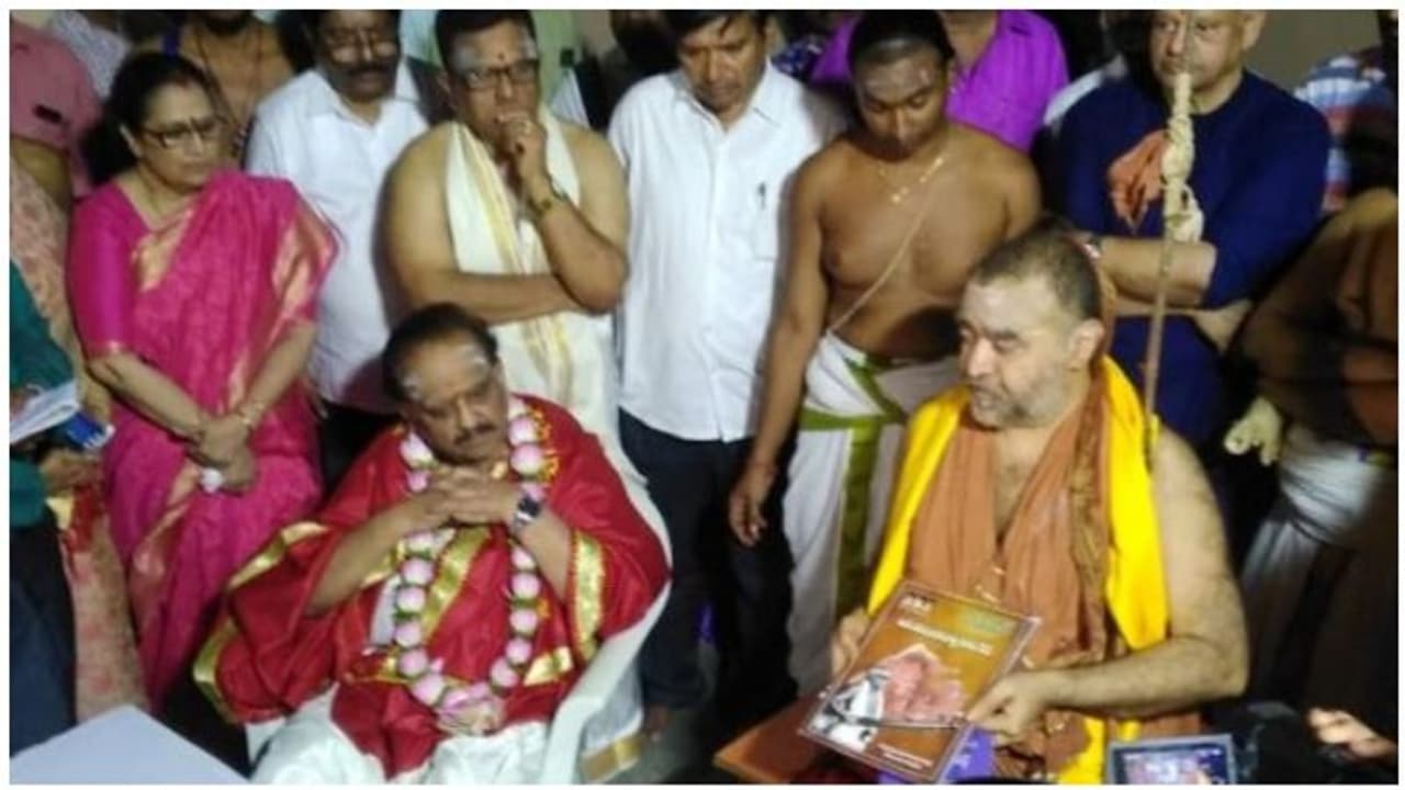 தனது பரம்பரை வீட்டை காஞ்சி மடத்துக்கு தானமாக வழங்கிய பாடகர் எஸ்.பி.பி ...