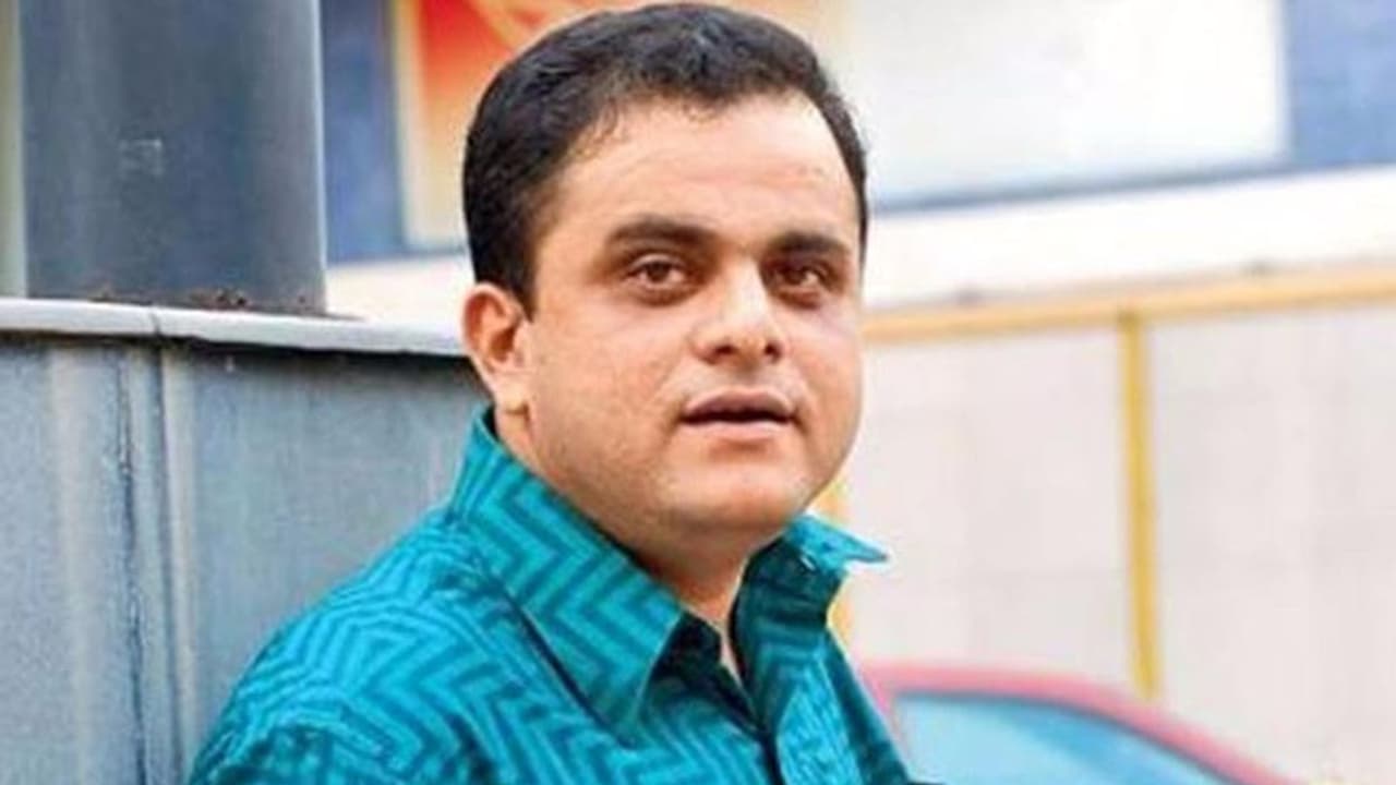 এ যেন এক অচেনা ব্রাত্য! মানুষের একমাত্র 'মুশকিল আসান' তিনি | bratya ...