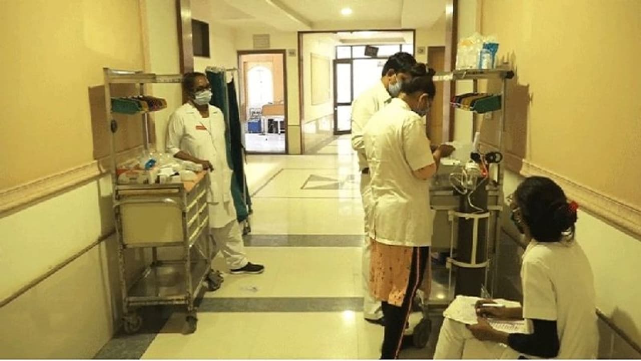 রোগী আটকে চাওয়া হয়েছিল ১ লাখ! ICU থেকে পালিয়ে হাসপাতালের প্রতারণা ...