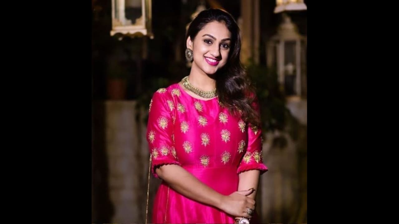 Actress Pritha Hari Business | சினிமாவில் நடிக்காமலே மாதம் ...