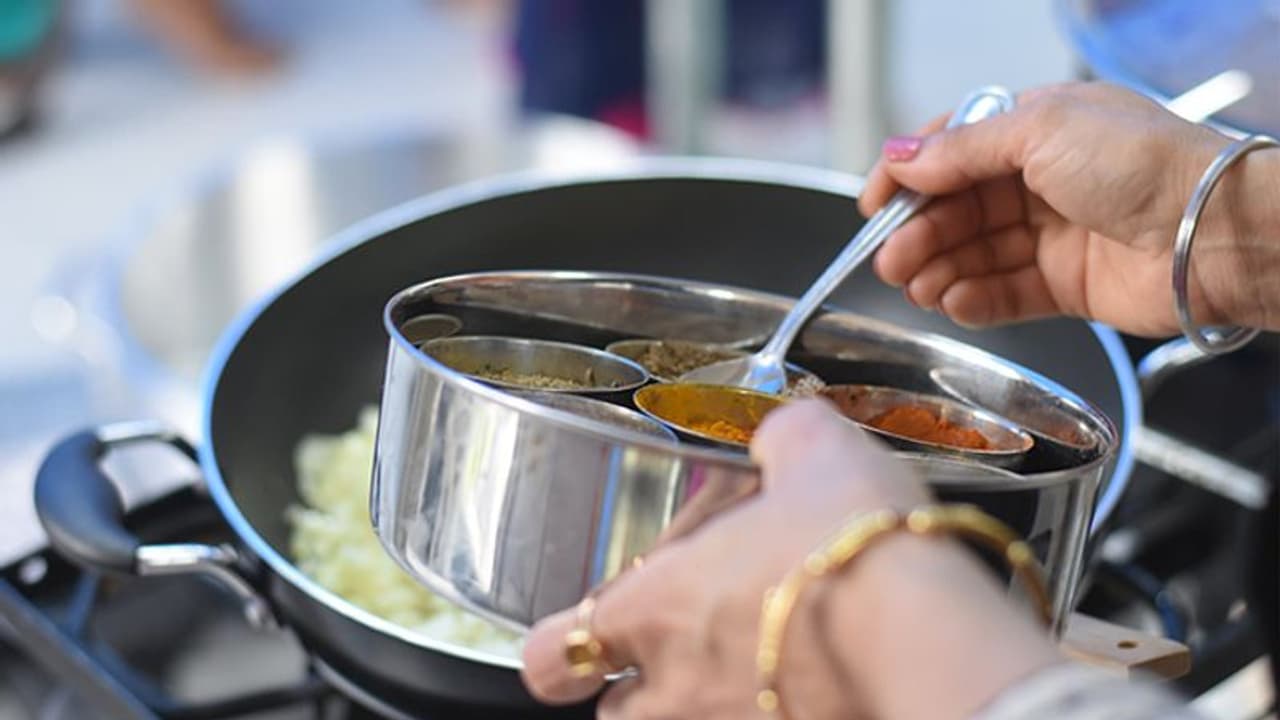 Why people cooked while sitting in the past? Traditions and benefits ...