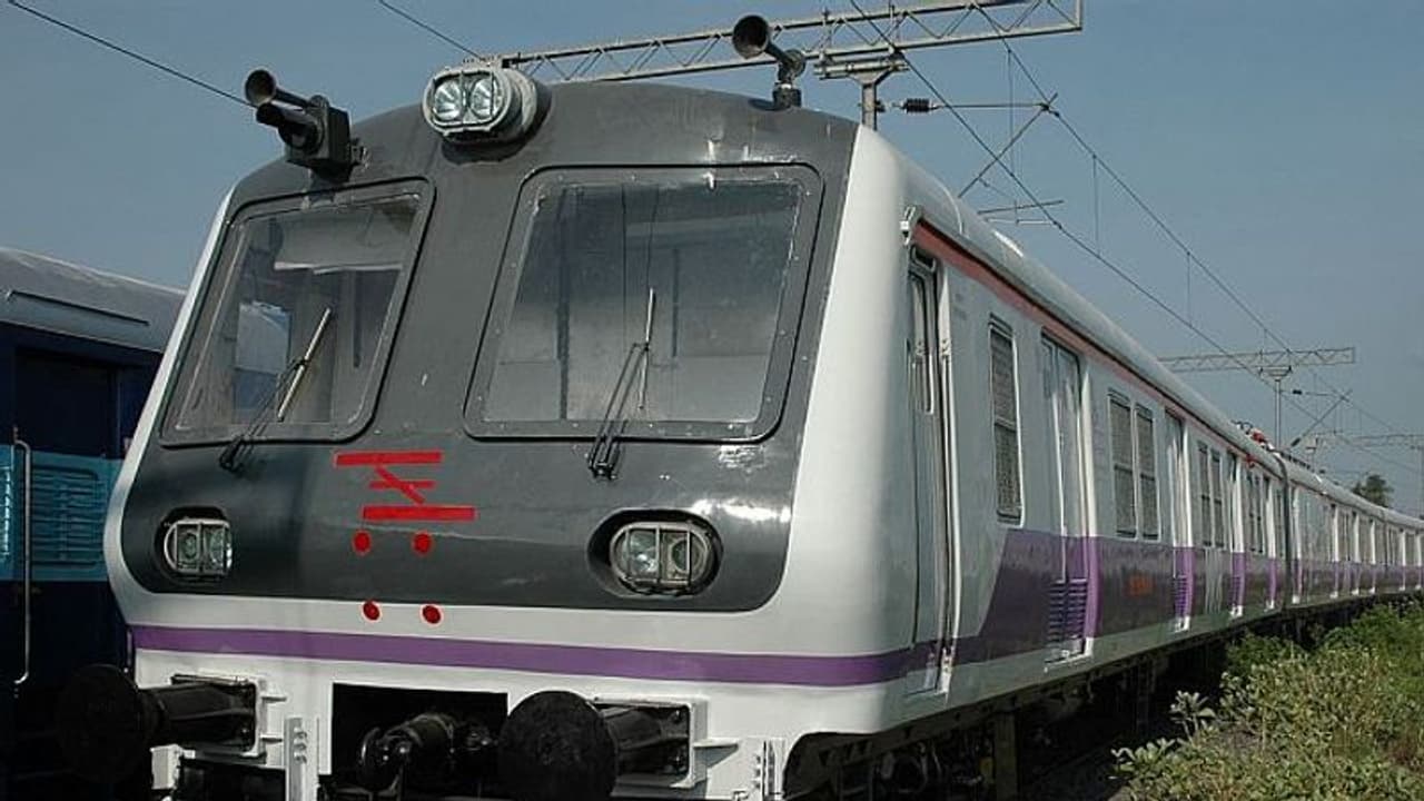 Mumbai Travel To Get Smoother! 700+ New Local Trains In The Next 5 ...