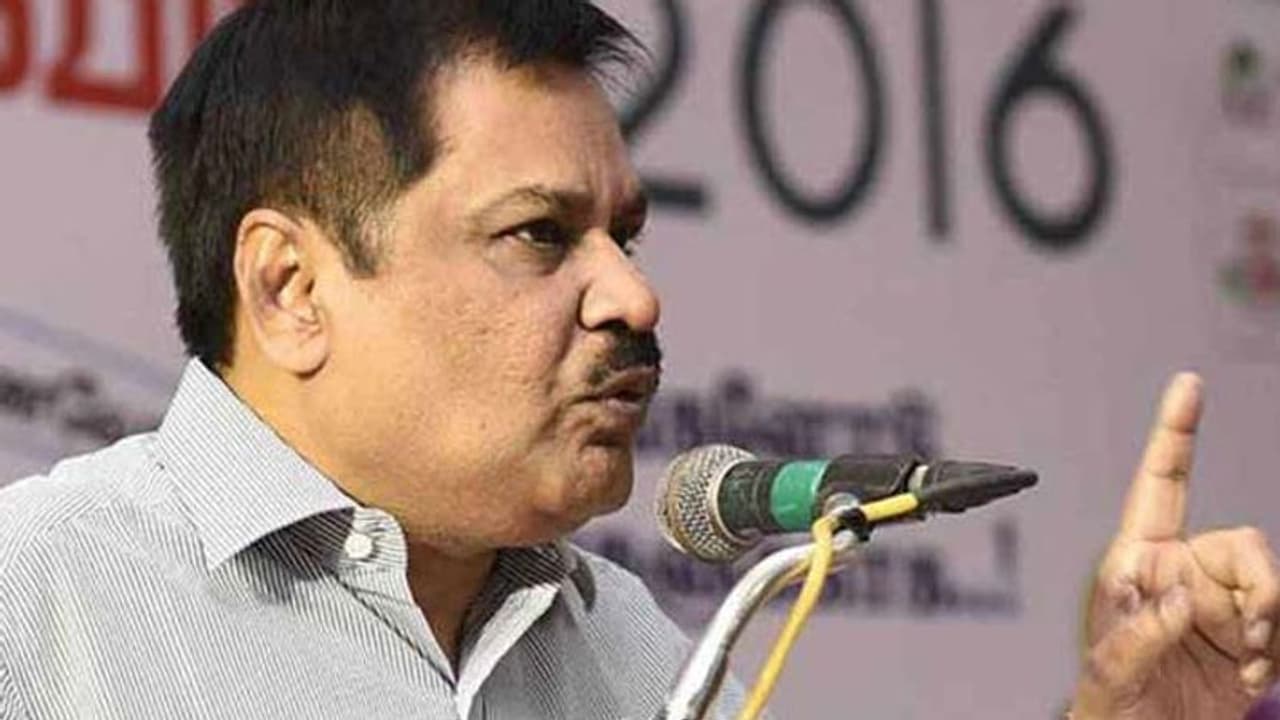 திமுகவில் இருந்து நீக்கப்பட்ட கே.எஸ்.ராதாகிருஷ்ணன்.. முகநூலில் போட்ட ...