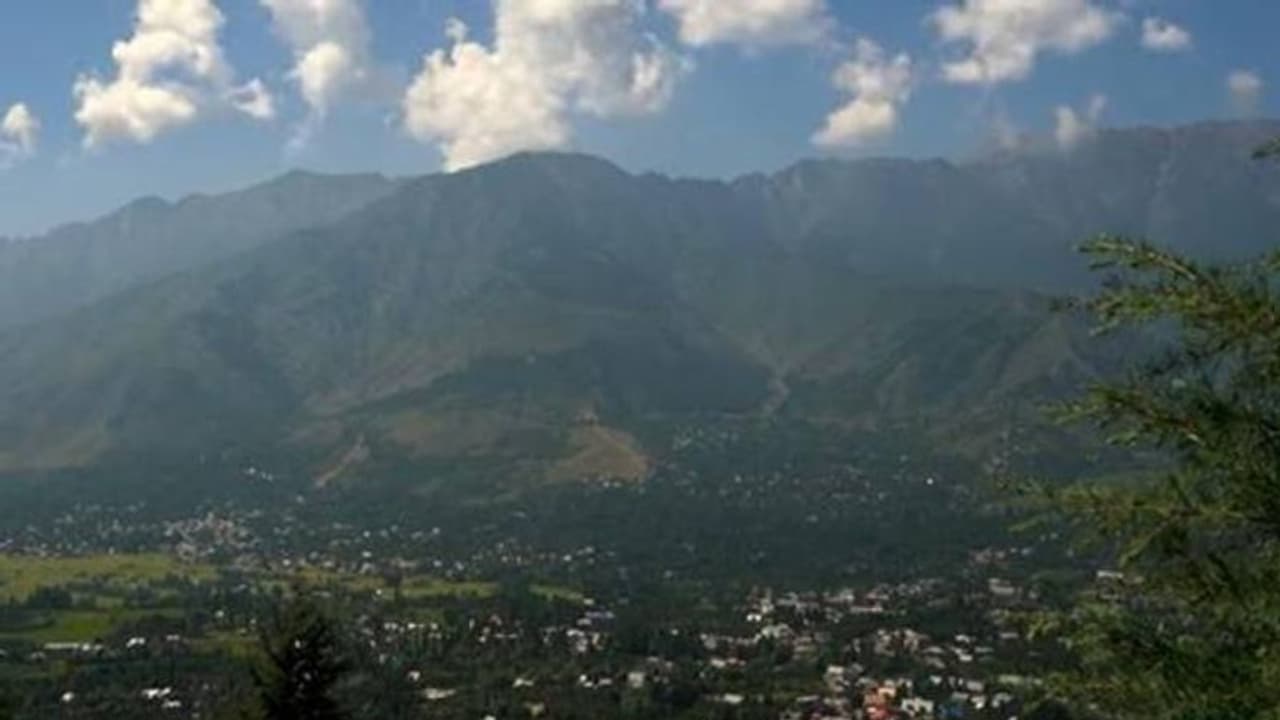 കശ്‍മീരിലെ ഈ ഗ്രാമം സ്ത്രീധനത്തിനെതിരാണ്, ആവശ്യപ്പെട്ടാല്‍ സമൂഹത്തില് ...