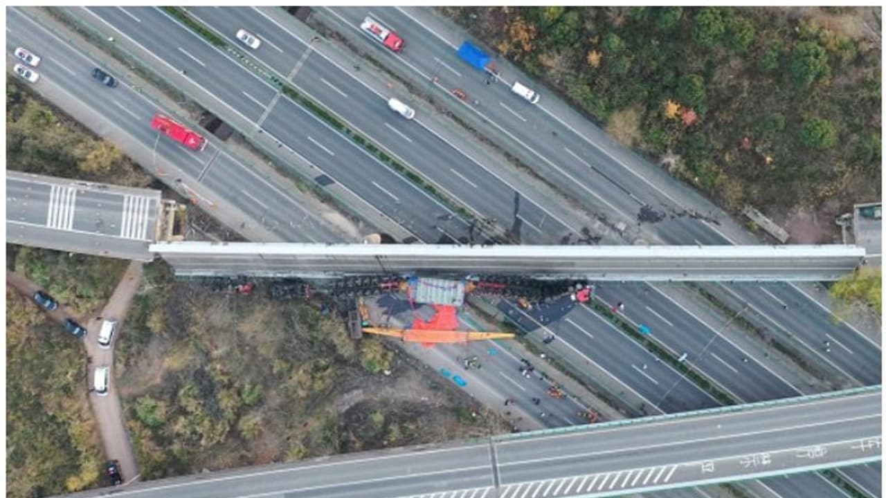 Expressway Bridge collapse: ചൈനയില്‍ തകര്‍ന്ന് വീണത് കൂറ്റന്‍ എക് ...
