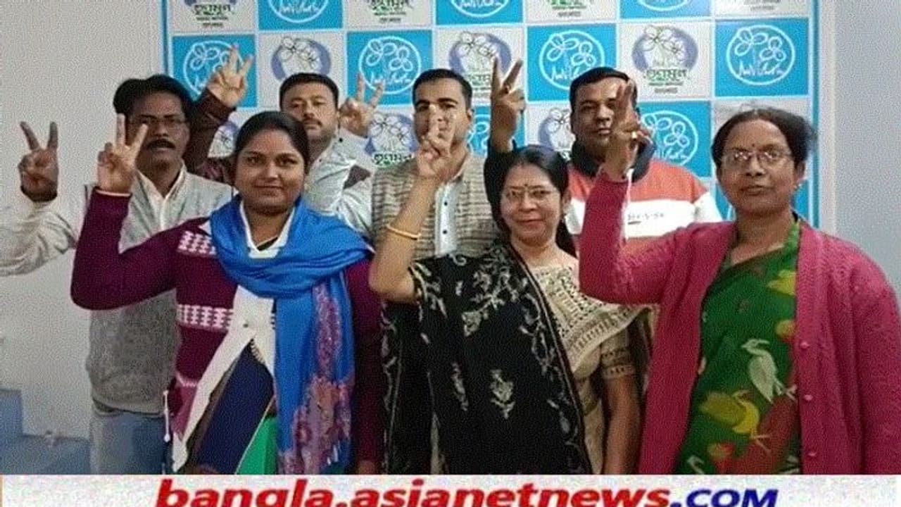 বিনা প্রতিদ্বন্দ্বিতায় ফের জয় তৃণমূলের, টাকি পৌরসভায় মনোনয়ন পত্র ...