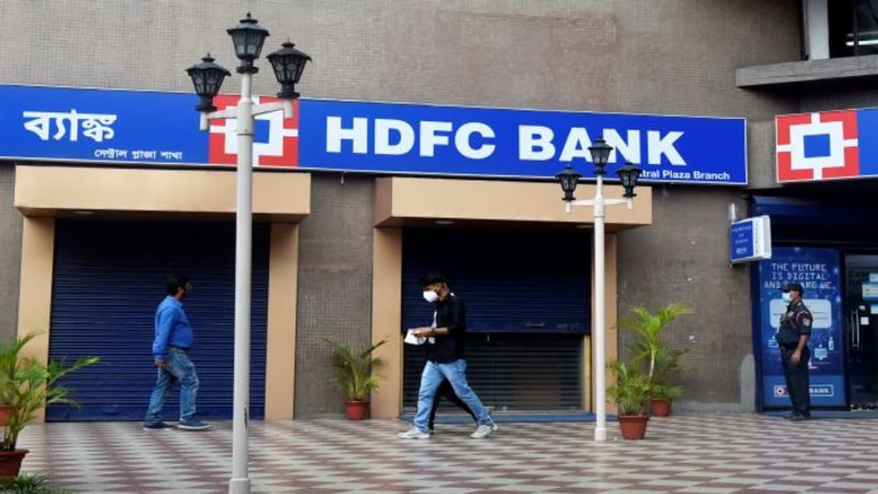 HDFC Bank in Share Market ಒಂದೇ ದಿನ 1.1 ಲಕ್ಷ ಕೋಟಿ ರೂಪಾಯಿ ಮೌಲ್ಯ ಕಳೆದುಕೊಂಡ ...
