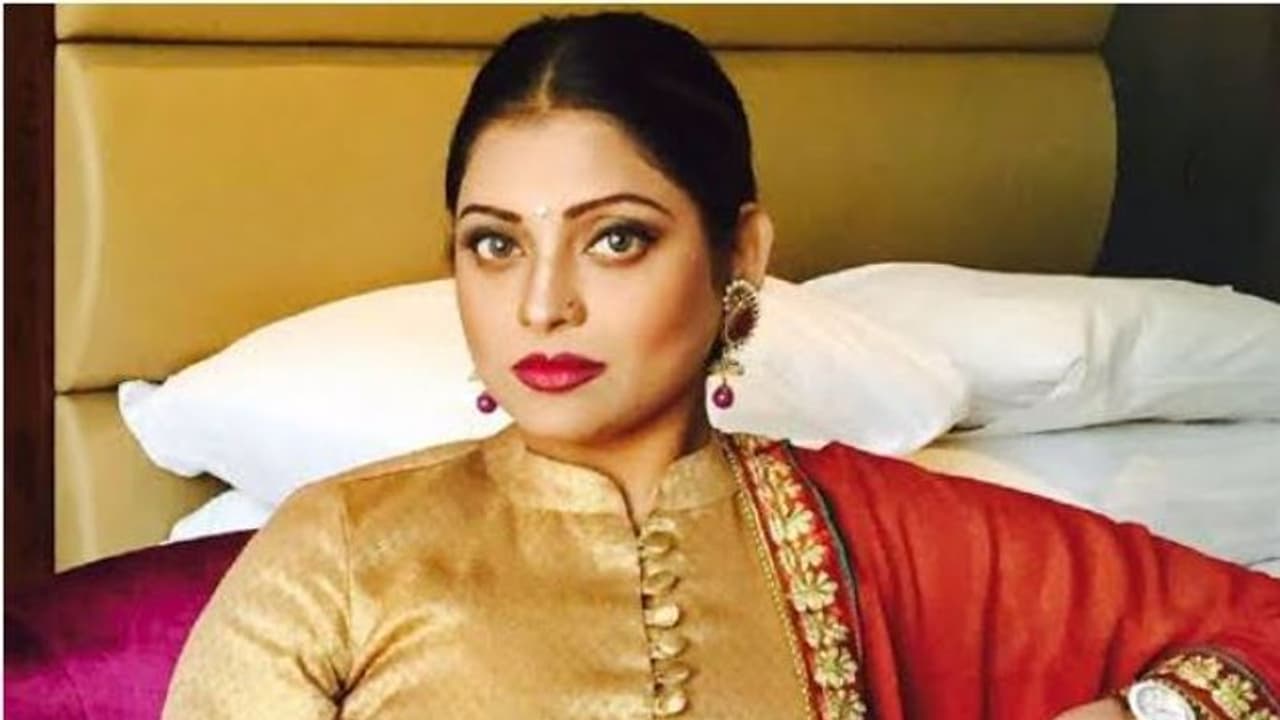 Actor Rupa Dutta Arrested:షాకింగ్ న్యూస్.. జేబులు కొట్టేస్తూ రెడ్ ...