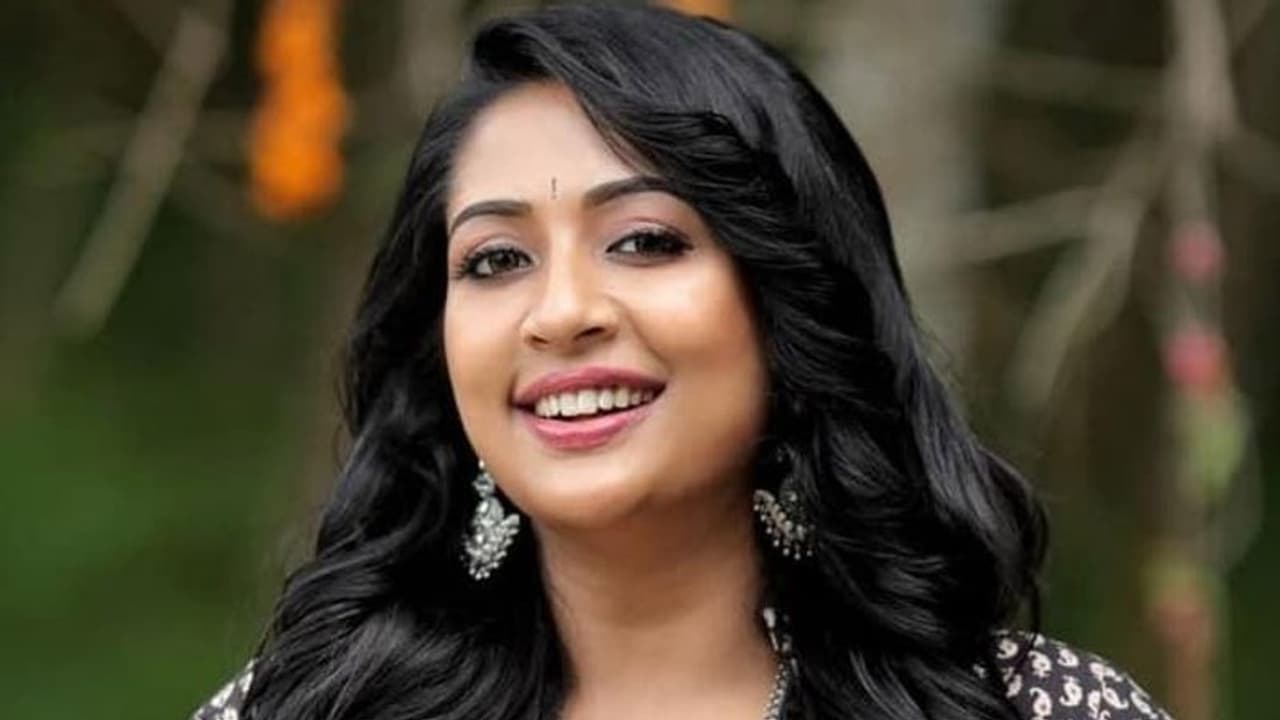 navya nair cast എന്‍റെ പേരില്‍ ജാതിവാല്‍ ഇല്ലല്ലോ, പിന്നെ ഞാനെങ്ങനെ ...