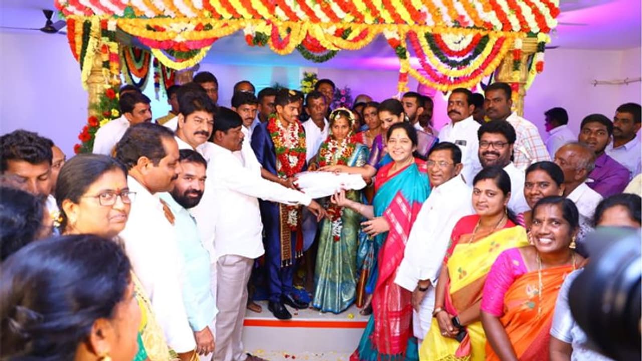 లక్ష్మీ పథకానికి ప్రేరణ ఆమె.. ‘‘కల్పన’’ కుమార్తె వివాహానికి సత్యవతి ...