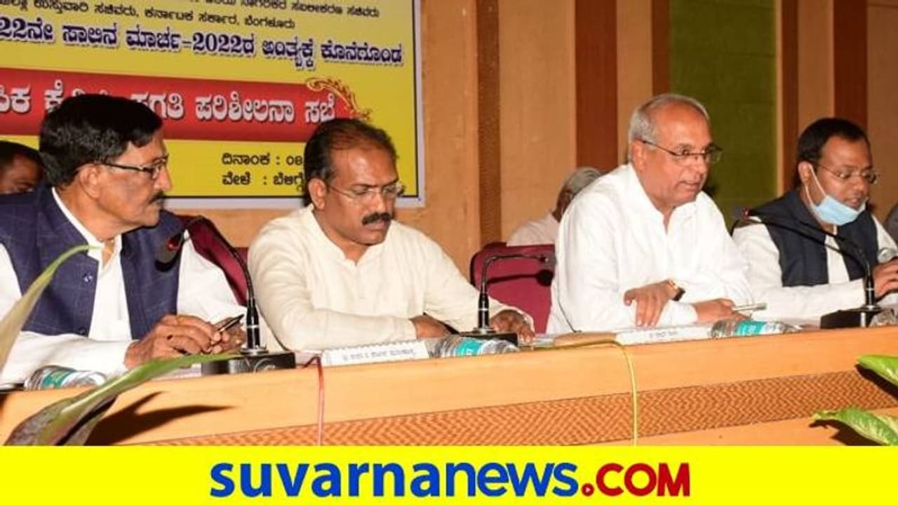Dharwad: ಸಚಿವರಿಗೇ ಮಾಹಿತಿ ನೀಡದ ಅಧಕಾರಿ: ಹಿಗ್ಗಾಮುಗ್ಗಾ ಜಾಡಿಸಿದ ಹಾಲಪ್ಪ ಆಚಾರ್ ...