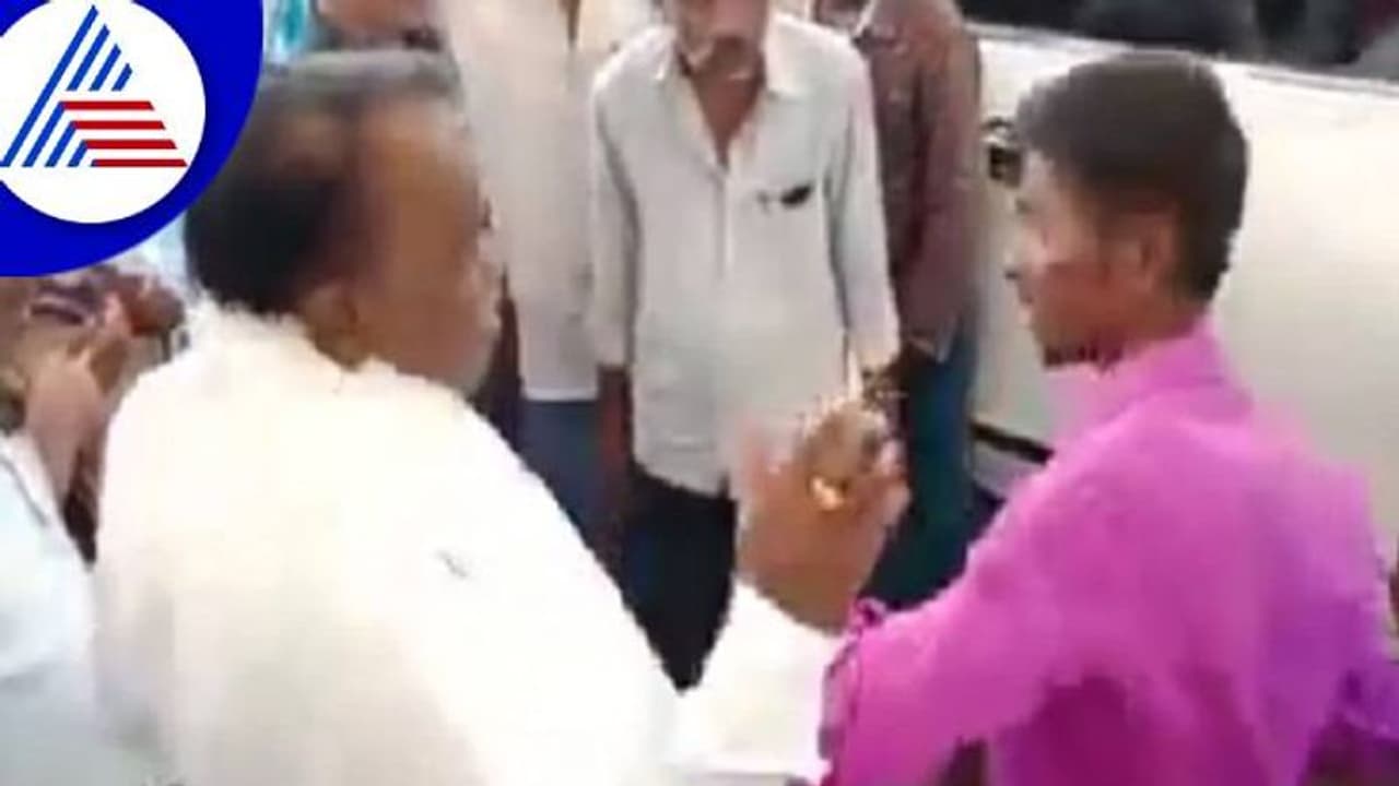 Tumakuru: ರಸ್ತೆ ಕೇಳಿದ ಯುವಕನ ಕೆನ್ನೆಗೆ ಬಾರಿಸಿದ ಕಾಂಗ್ರೆಸ್‌ ಶಾಸಕ: ವಿಡಿಯೋ ...