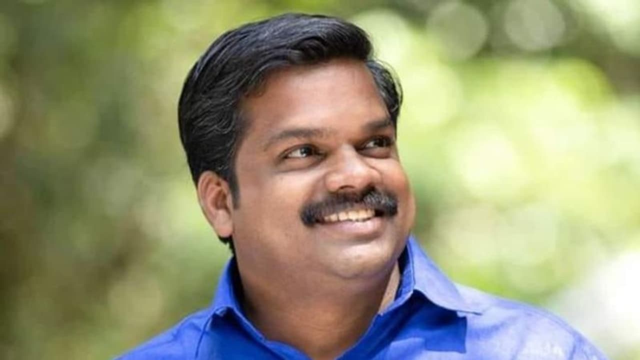 'ഡെപ്യൂട്ടി തഹസില്‍ദാര്‍ ചെയ്തത് പെരുമാറ്റച്ചട്ടലംഘനം', ഉദ്യോഗസ്ഥര് ...