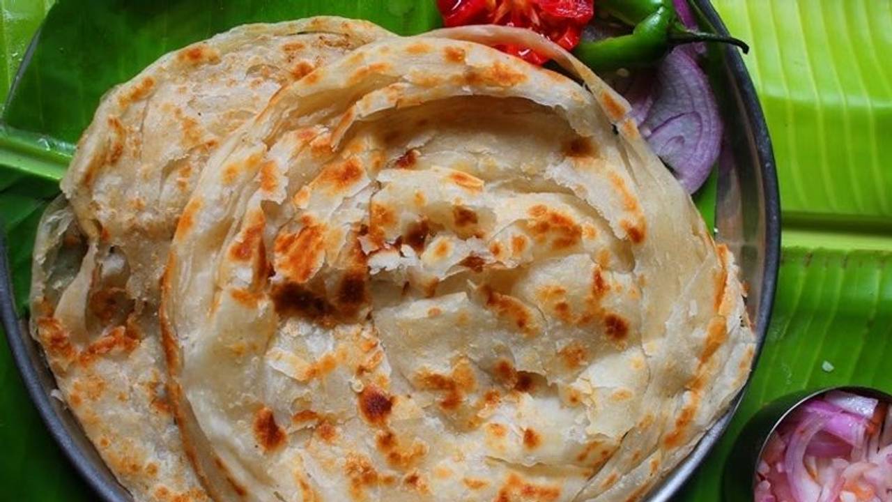 புரோட்டாவில் பாம்பு தோல்.. வாடிக்கையாளர் அதிர்ச்சி.. ஓட்டலுக்கு சீல் ...