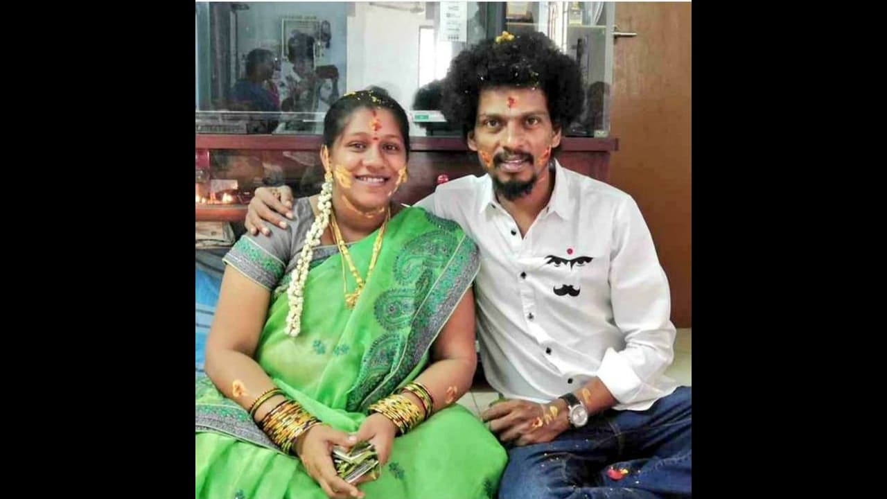 பிக்பாஸ் சென்ட்ராயன் குடும்பத்தை பார்த்துள்ளீர்களா? வைரலாகும் க்யூட் ...