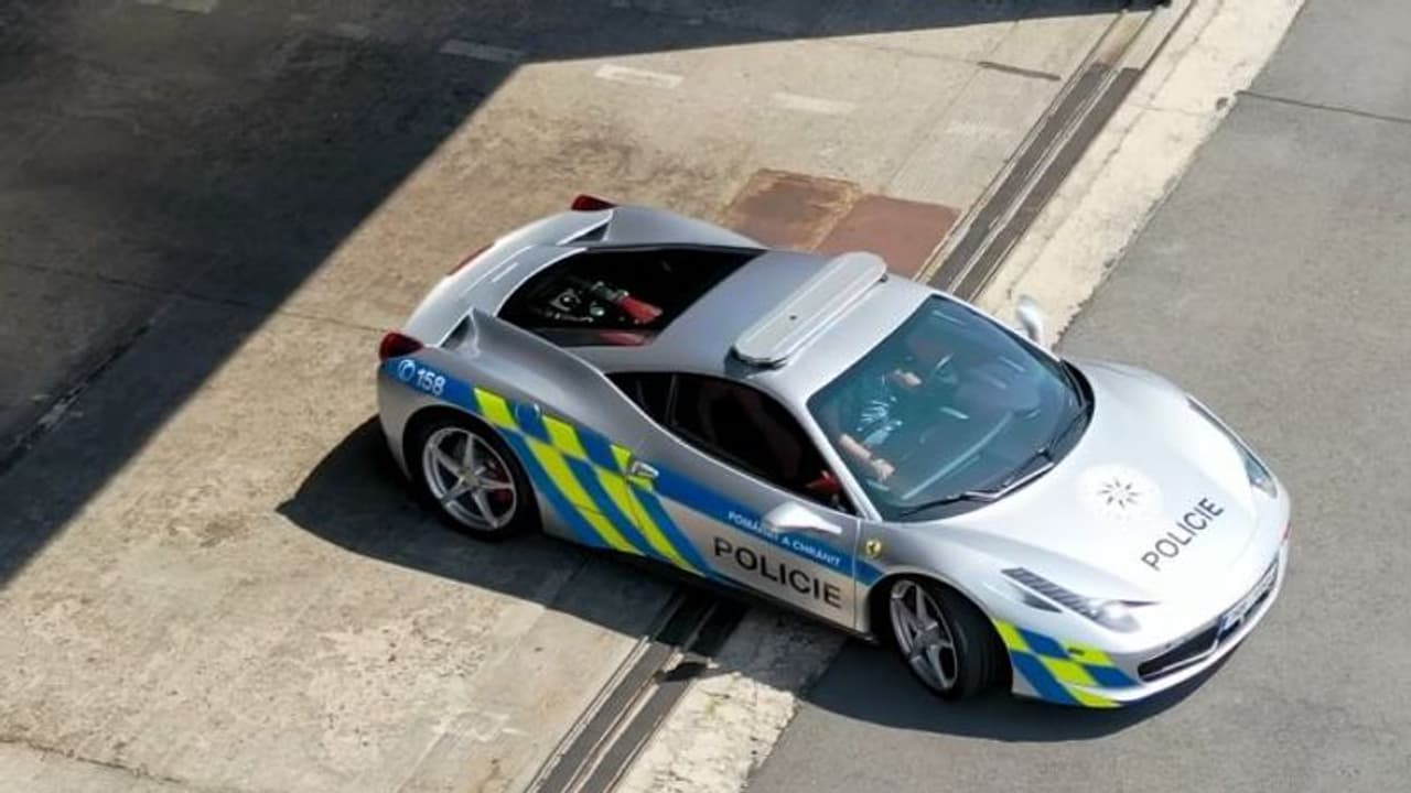 Czech Republic turns criminal's Ferrari F142 Type 458 into a cop car ...