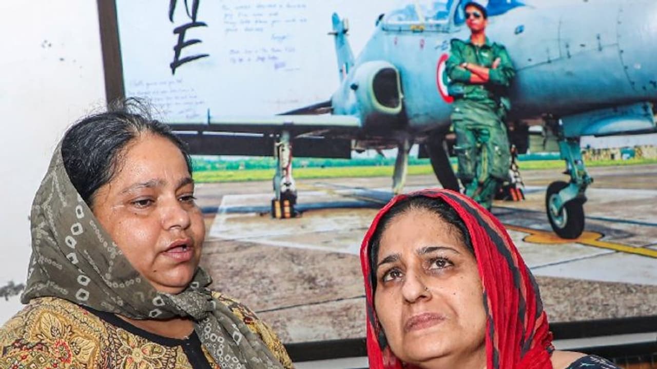 MiG-21 crash in Barmer: Flt Lt Advitiya Bal's family urges PM Modi to ...