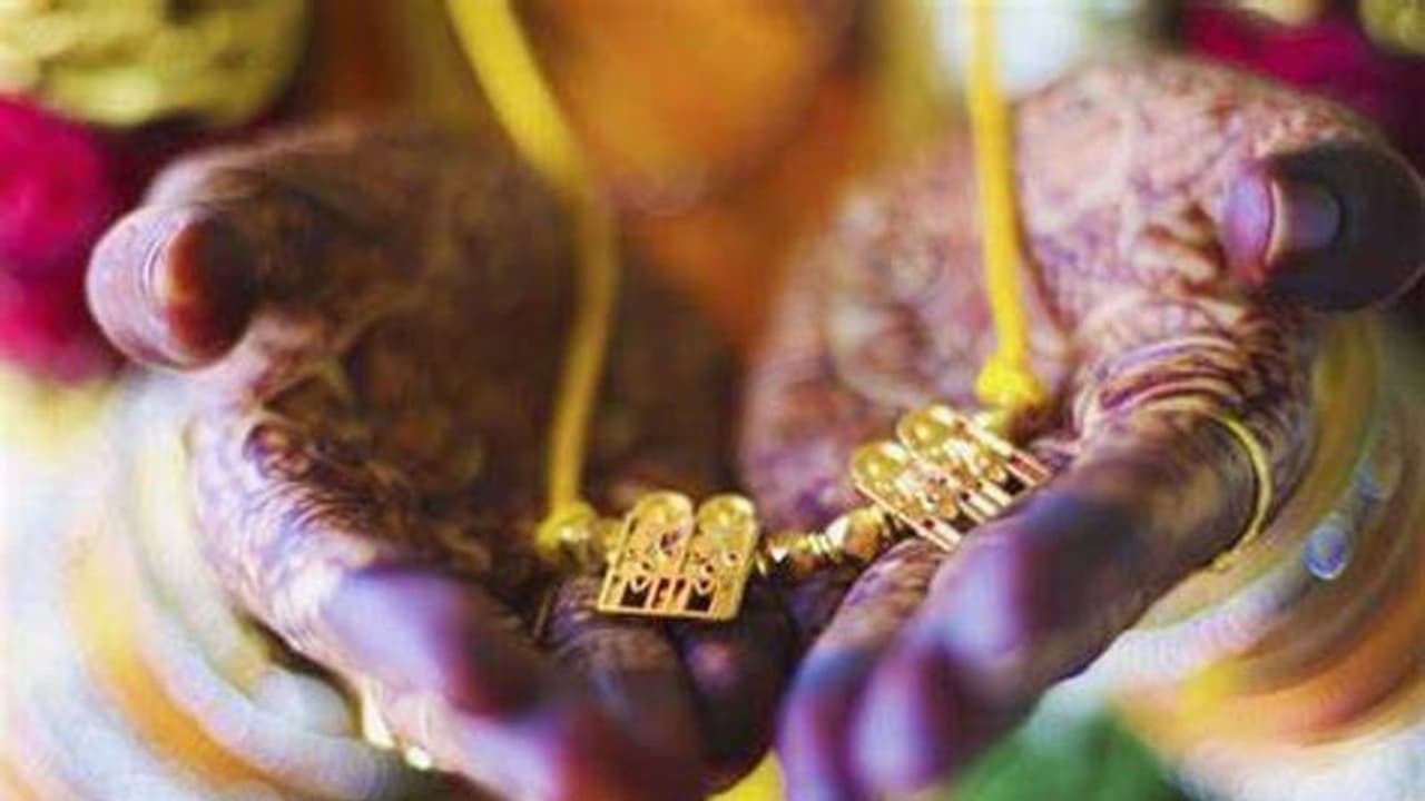 Aadi Perukku 2024 Rules : ஆடி 18 பெருக்கு; தாலி கயிறு மாத்தும் போது 'இத ...