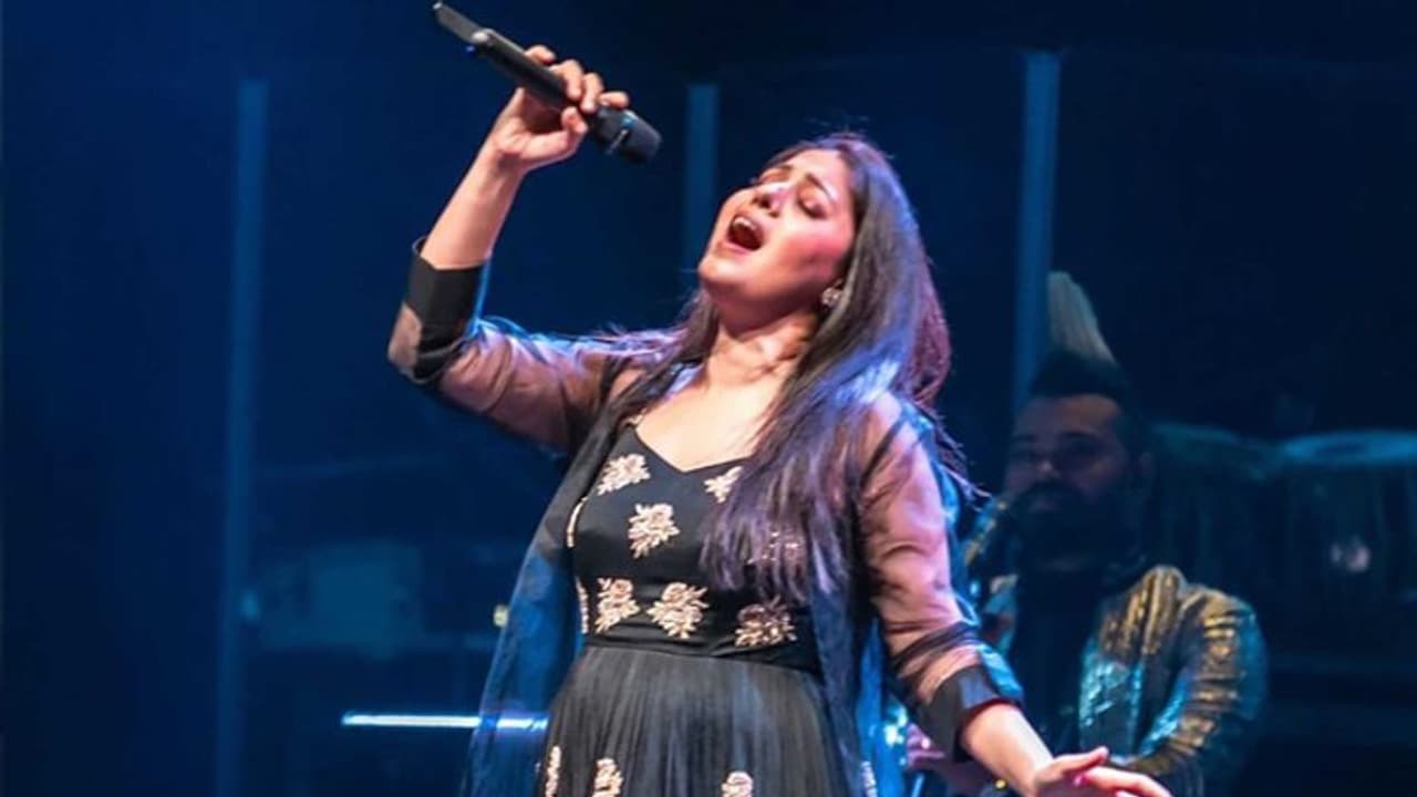 Sunidhi Chauhan’s Biography | Birth | Education | Bollywood Songs ...