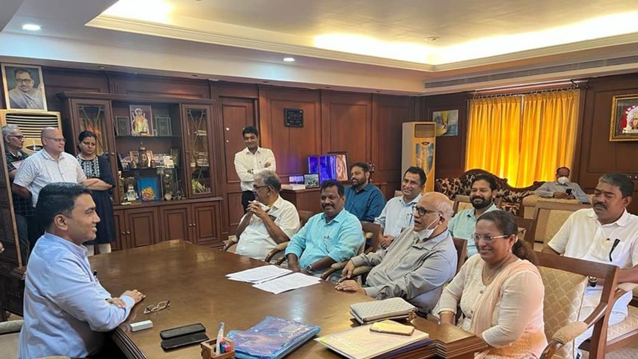 Manish Tewari posts cryptic tweet, says 'cuckoo bird is chiming' as Goa ...