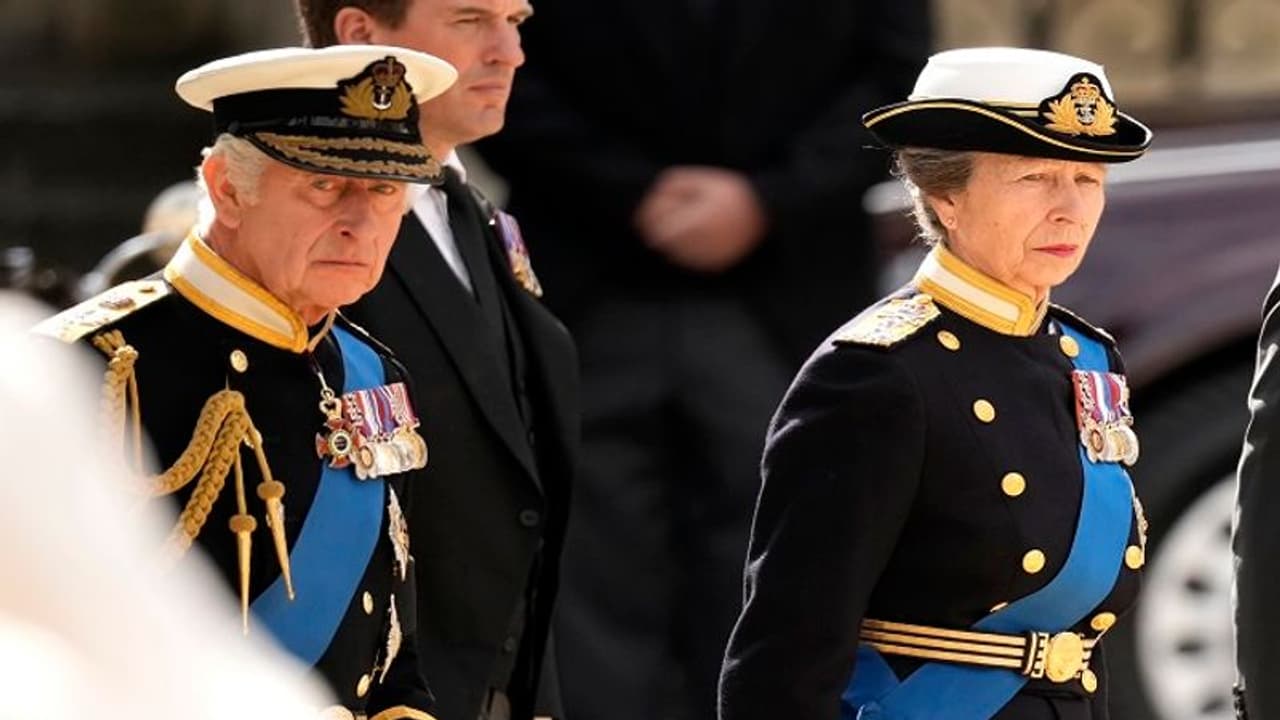 From Balmoral Castle to Edinburgh, Princess Anne becomes part of Queen ...
