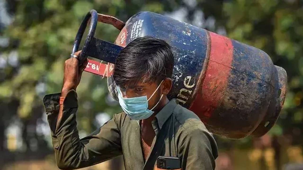 Commercial LPG Cylinder Price Cut by ₹41 in India | April 2025 Update ಕೇಂದ್ರ ಸರ್ಕಾರ ಶುಭ ಸುದ್ದಿ ...