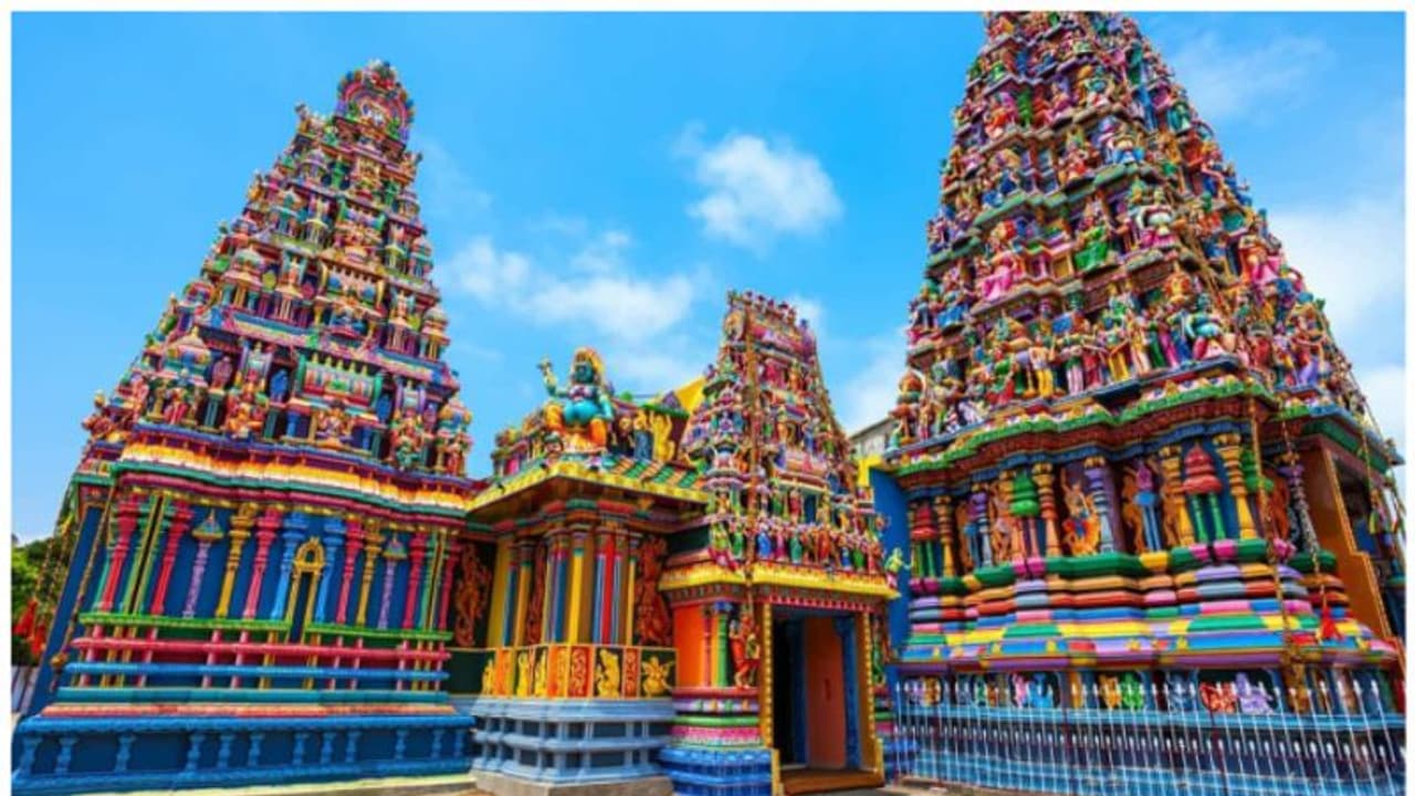 ആന്ധ്രയിലൊട്ടാകെ 1400 ക്ഷേത്രങ്ങൾ നിർമിക്കാൻ സർക്കാർ; ഓരോ ...