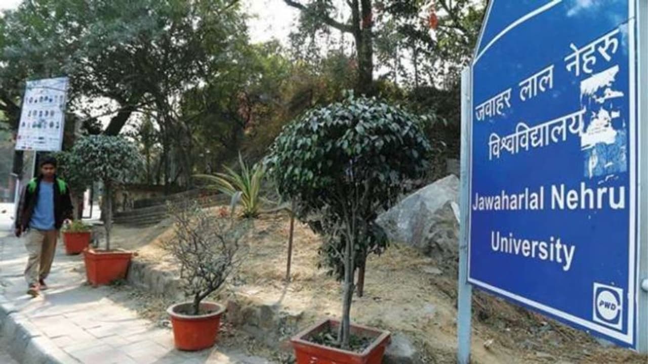 जेएनयू छात्र संघ के अध्यक्ष बनें धनंजय, संयुक्त लेफ्ट का सभी पदों पर ...